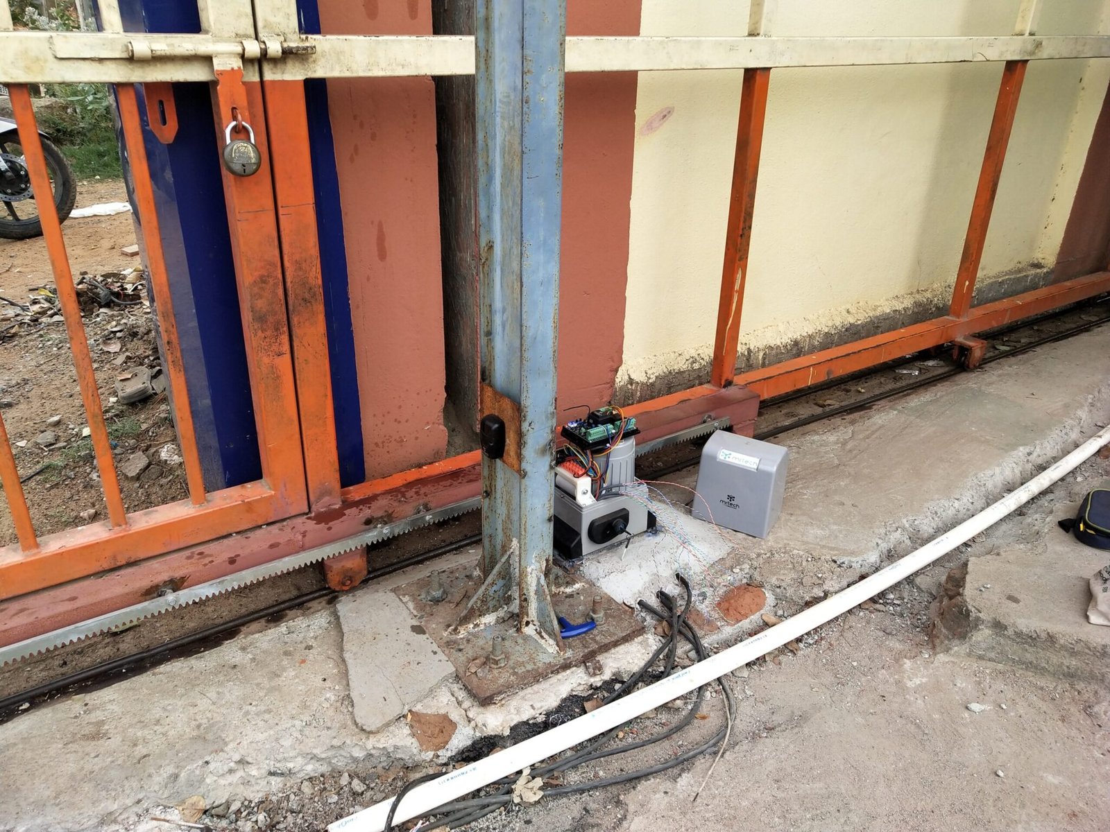 High Quality Industrial Sliding Gates With Motors » Mr. Tech